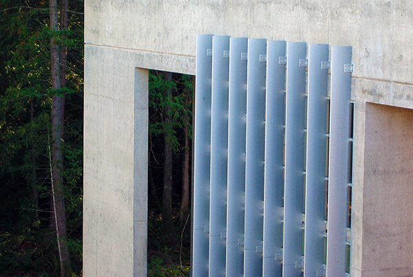 Evergreen Building - Vertical Sunshades - DAMS Portfolio